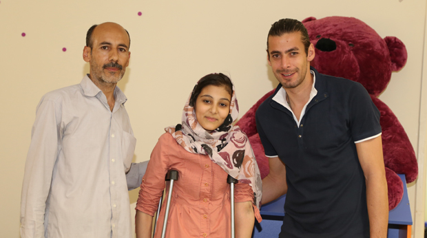 Ferydoon Zandi Visits MAHAK | mahak charity